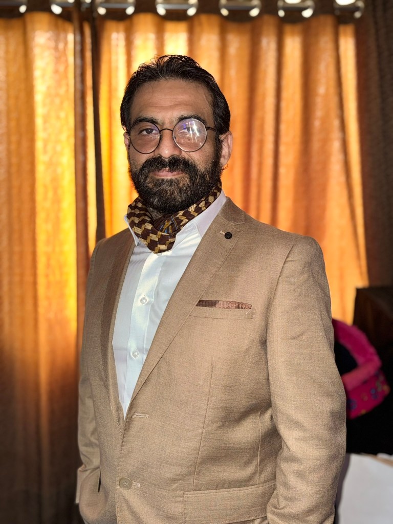 BIOGRAFÍA – Dr. César Silva